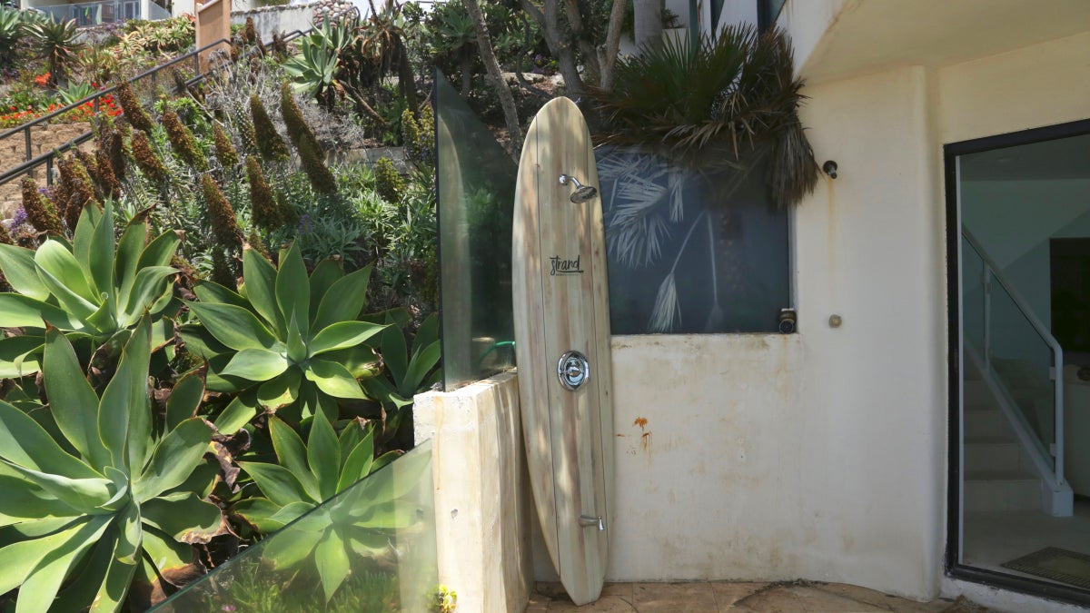 Strand Surfboard Shower
