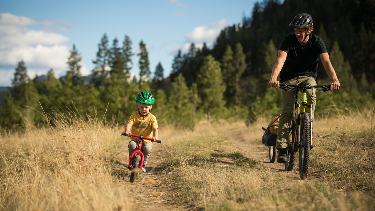 Pro Mountain Biker Matt Hunter Riding Kamloops, BC with His Son ...