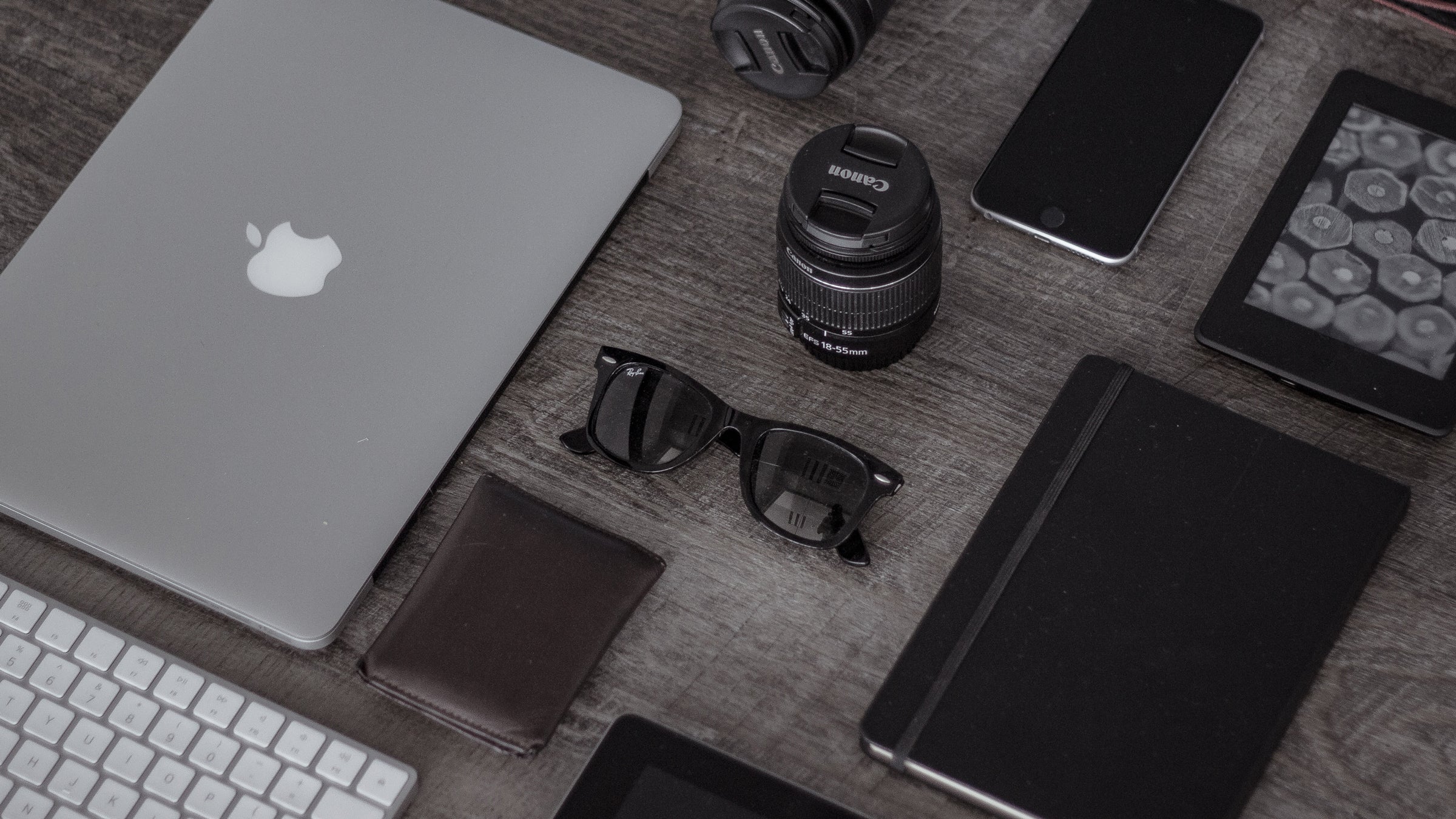 The 5 Best Low-Profile Wallets, According to Reviewers