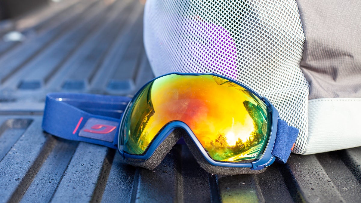 These Goggles Let You Ski Fog-Free