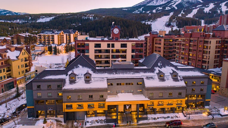 Adventure Hotels - Outside Online