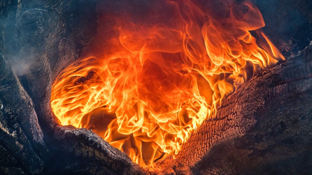 How to Build a Campfire the Right Way