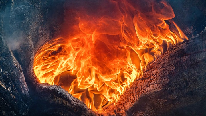 How to Build a Campfire the Right Way