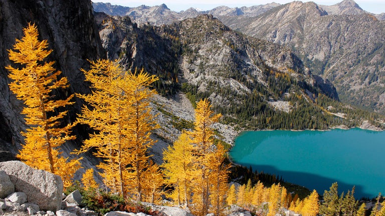 The 9 Best Mountain Towns to See Fall Foliage