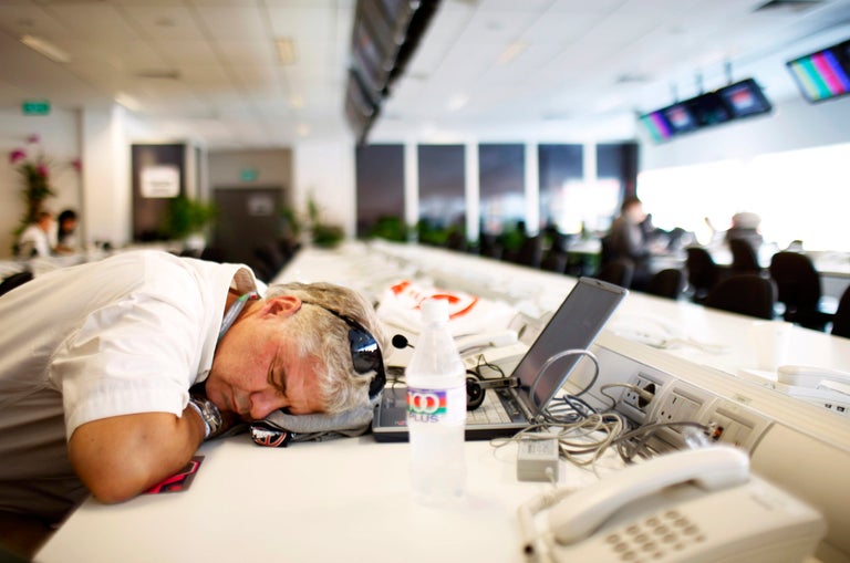 The New Cure for Jet Lag May Be a Big Breakfast