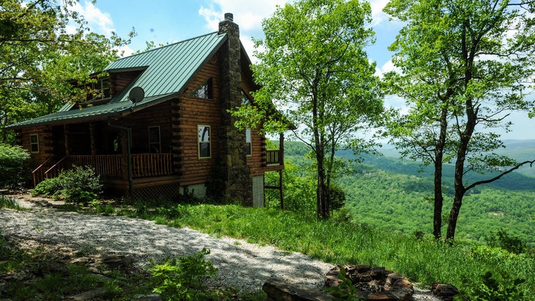 5 Mountain Towns with Affordable Cabins