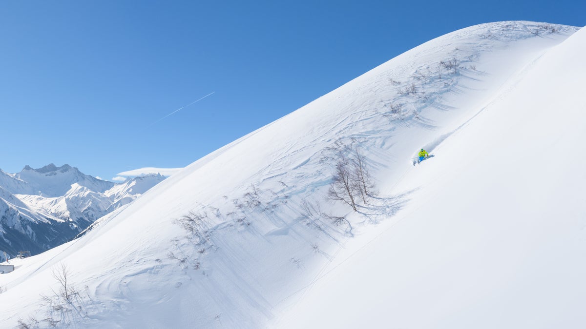 Should Wealthy Skiers Get to Pay for Early Access to Powder?