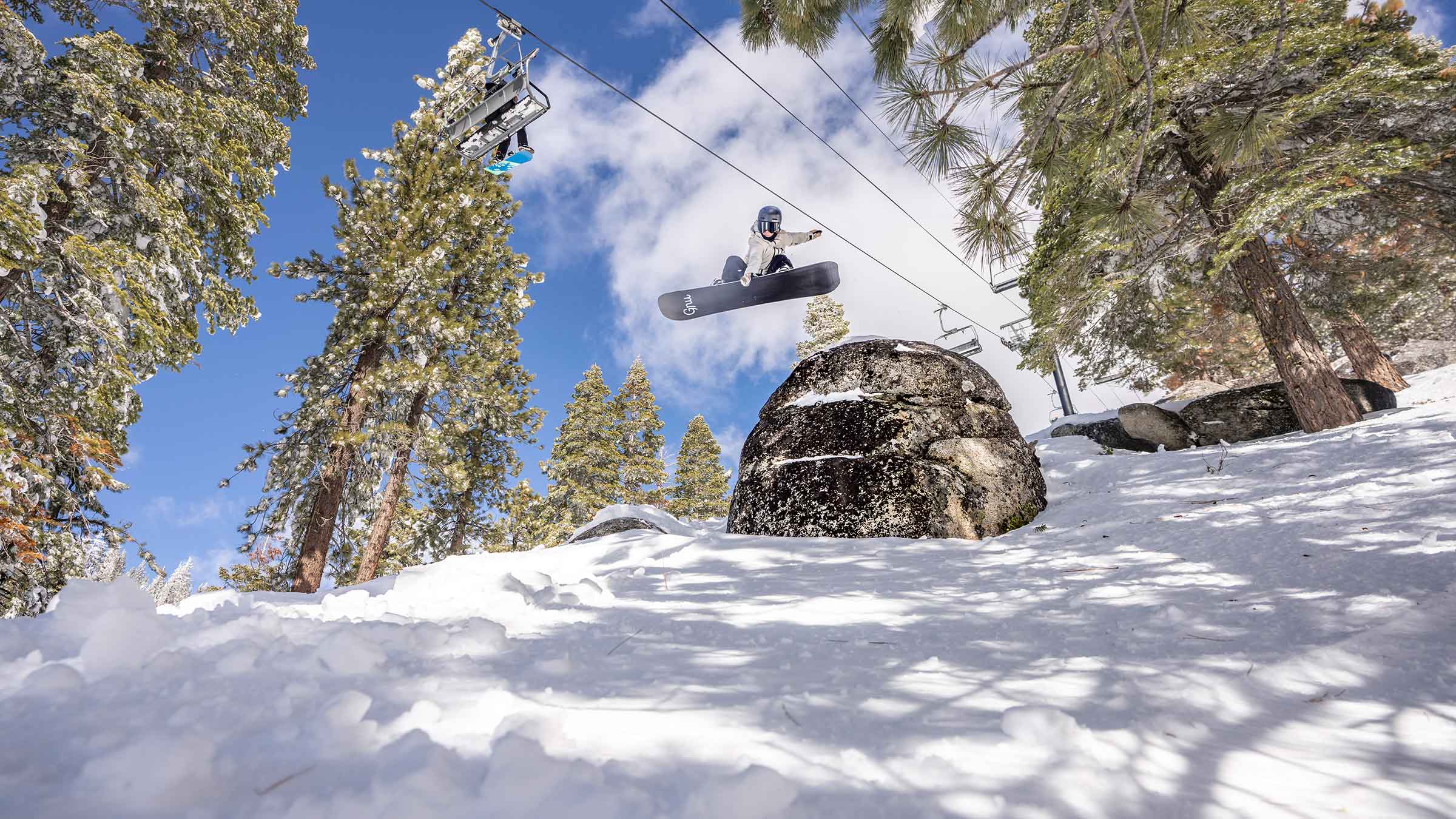 The Gnu Barrett Is Our Favorite Women’s Snowboard of 2025