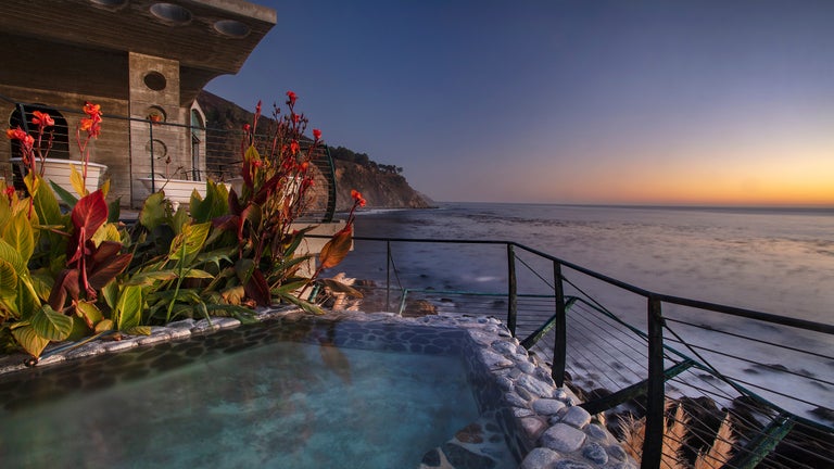 11 Most Beautiful Hot-Springs Resorts in the U.S.