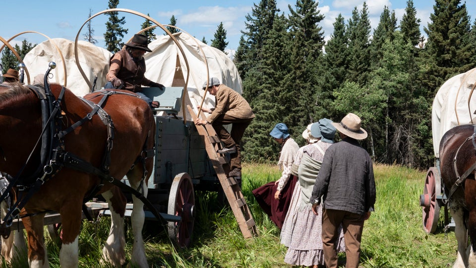 'Back to the Frontier' Drops Families Into the Homesteading Life