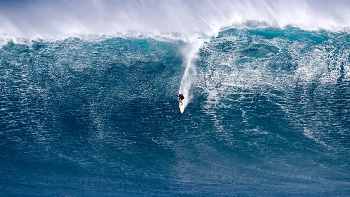 Big-Wave Paddle Battle