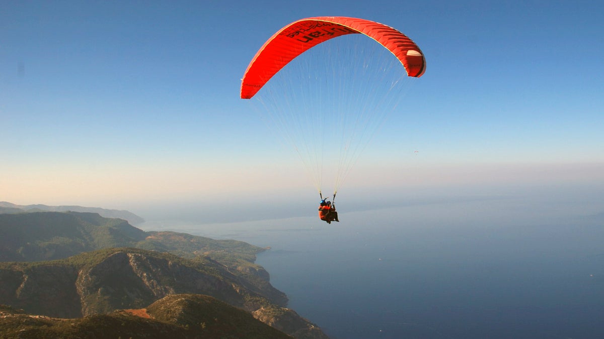 Man Dies in Oahu Paragliding Crash